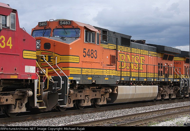 BNSF 5483